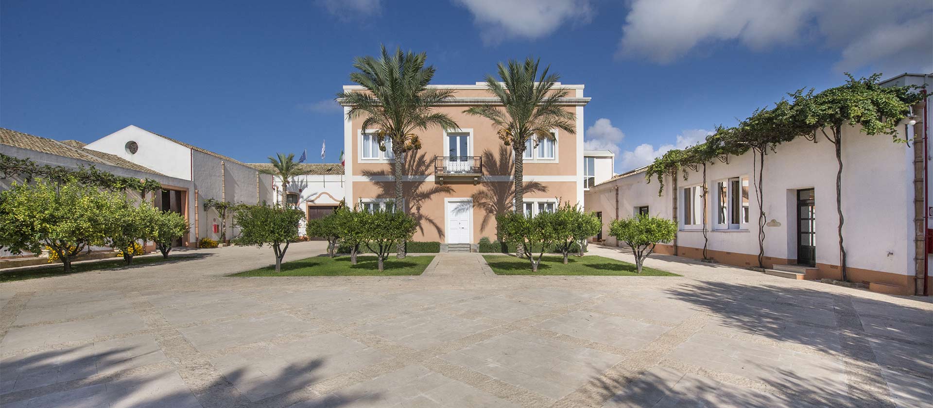 Cantine Marsala: visita alle cantine storiche di Donnafugata e ...